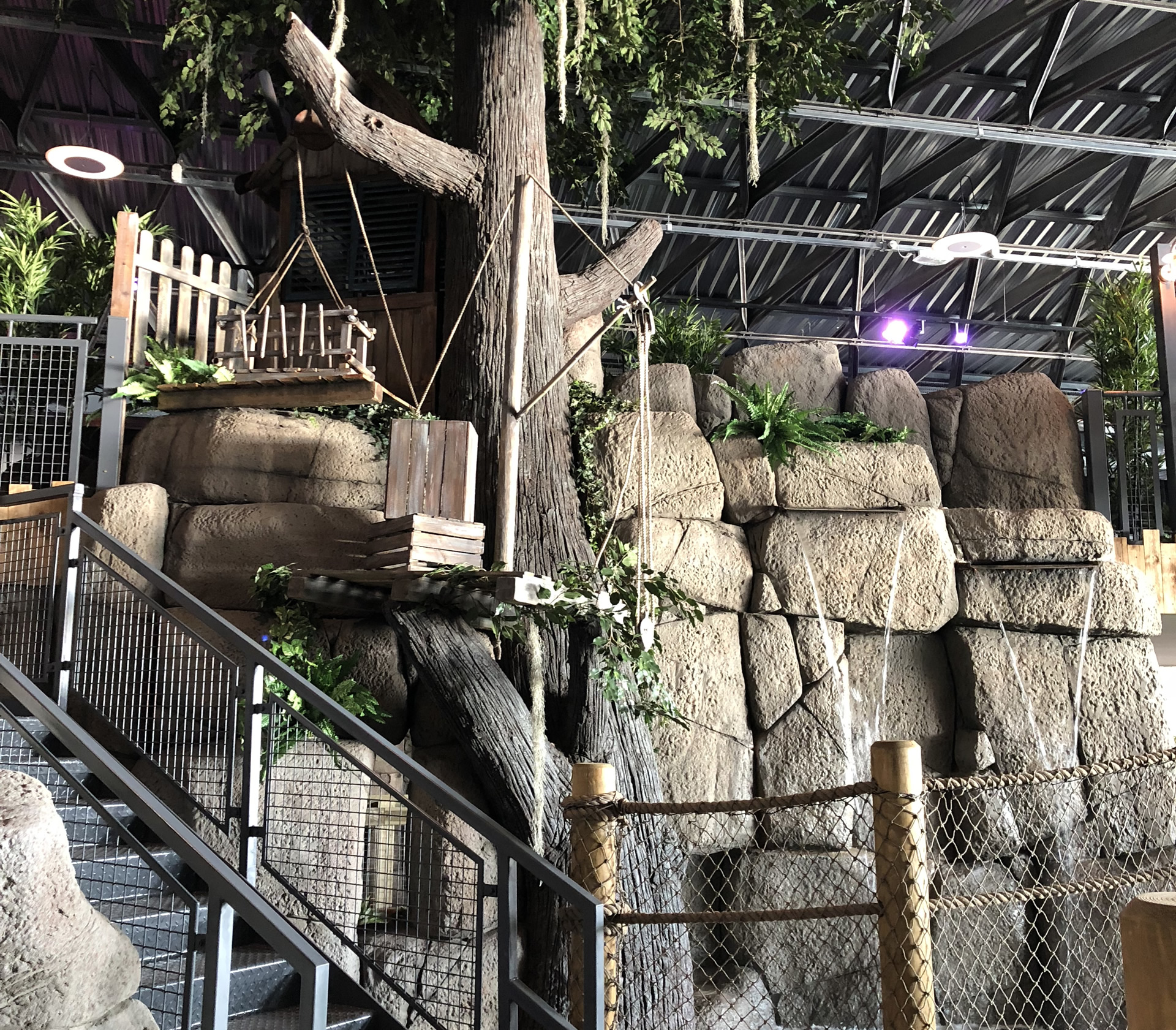 Outdoor and indoor Adventure Golf | Clacton Pier